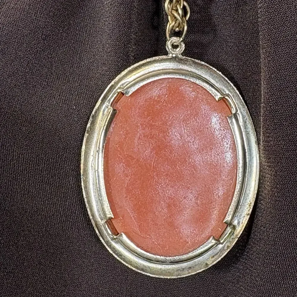 Vintage | Jewelry | Vintage Pink Resin Cameo Pendant Necklace 2 Gold ...